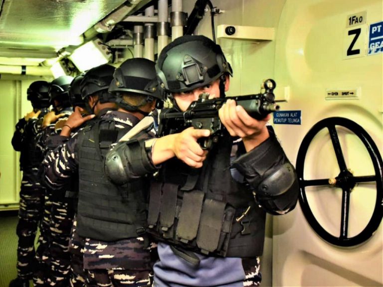 KRI John Lie-358 Asah Ketajaman Tim VBSS di Selat Malaka, Bekal Menuju ...